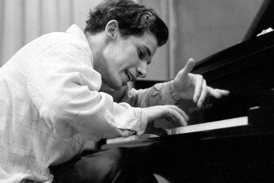 Playing a Game of Twenty-One: Glenn Gould Biography Review ...