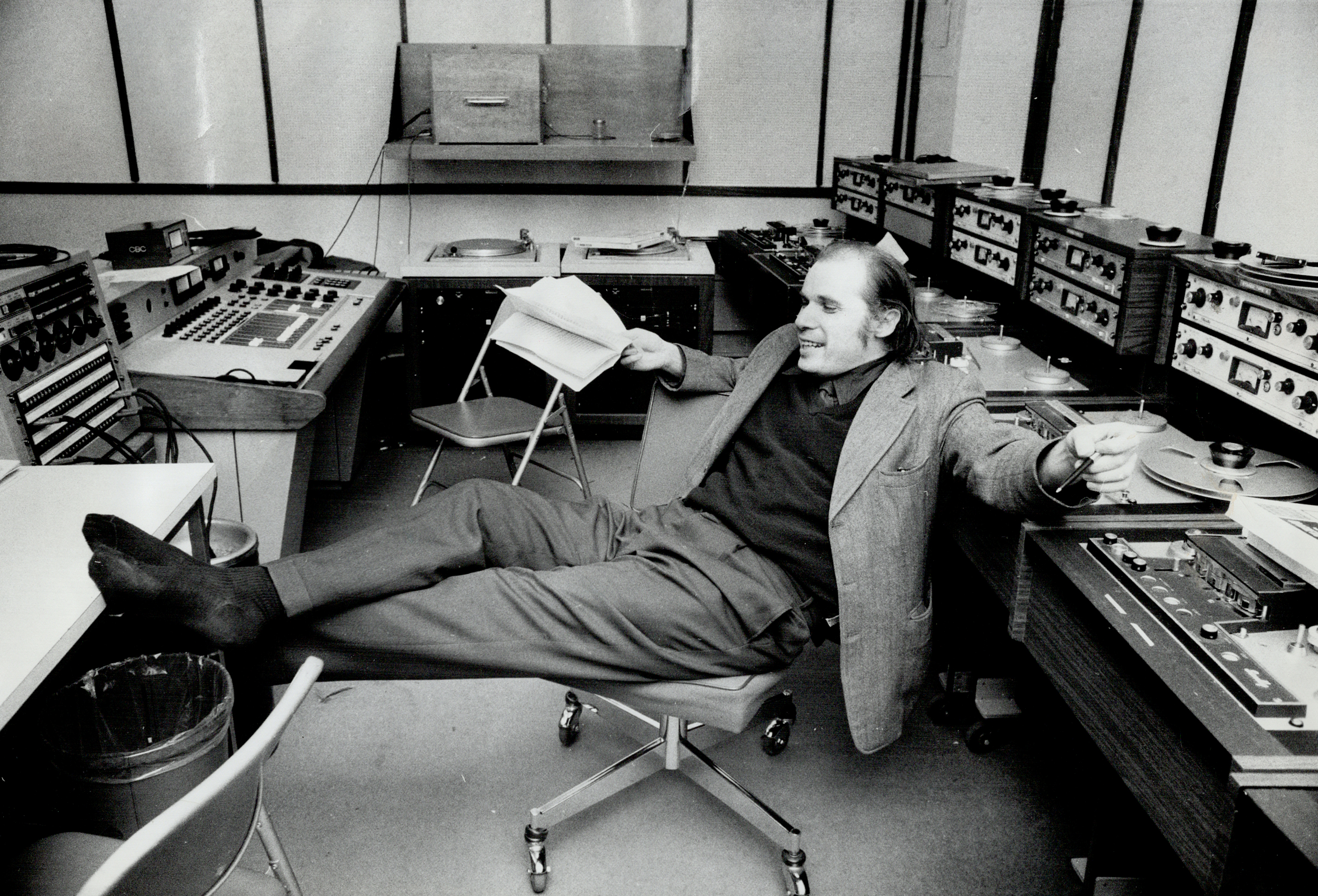 Playing a Game of Twenty-One: Glenn Gould Biography Review ...